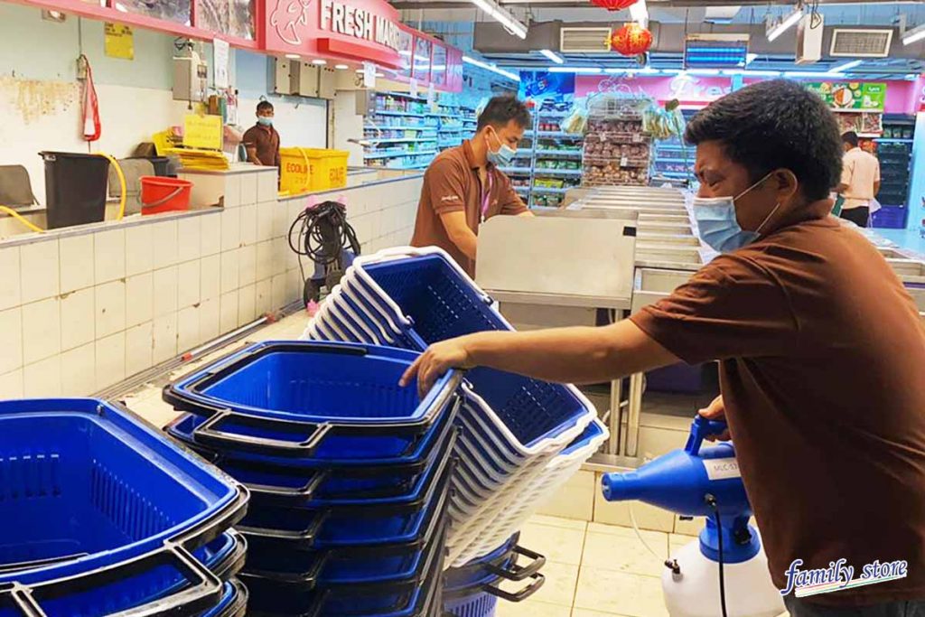 Jasin Point Family Store telah menjalankan kerja-kerja sanitasi di ...
